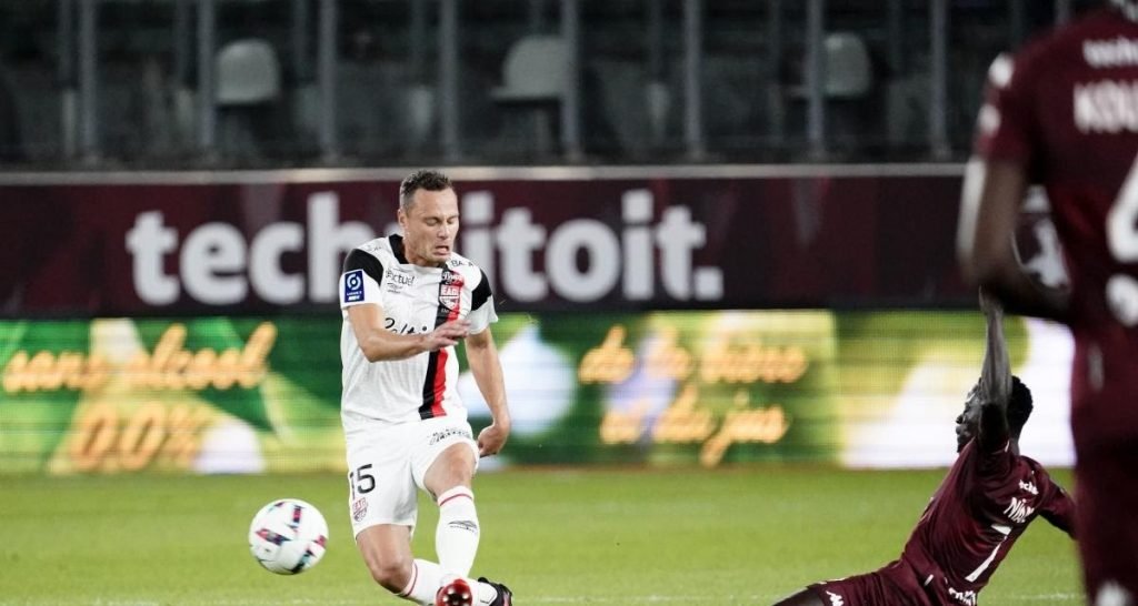 Foot- France: Danley Jean Jacques voit rouge après un tacle assassin ...